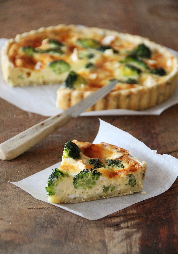 Tarte au brocoli et au Neufchâtel AOP - LE GRAND PASTIS Tarte au brocoli et au Neufchâtel AOP - LE GRAND PASTIS