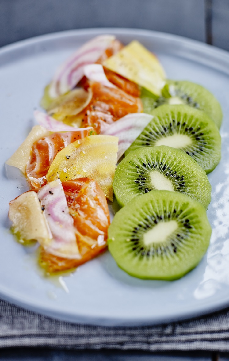 Saumon mariné aux agrumes et kiwis de l'Adour - Le Grand Pastis