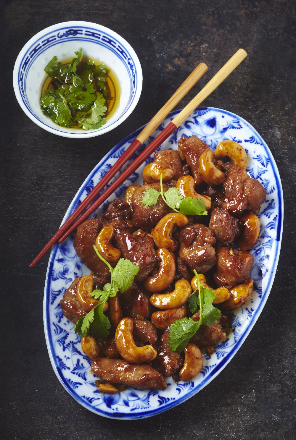 Sauté de chevreau aux noix de cajou et cinq parfums