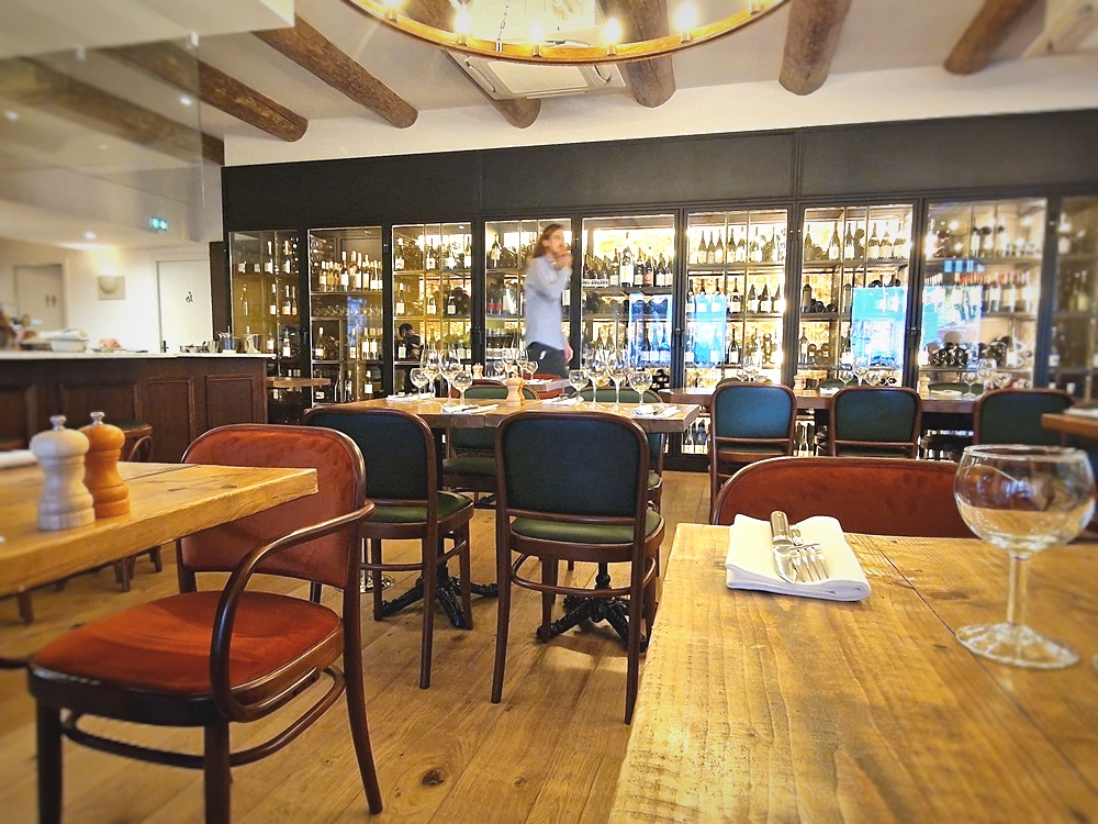 En long, en large et en Travers : un monument bistrotier - Le Grand Pastis